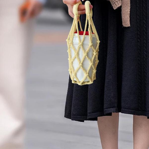 説明:[手作りデザイン]: このカップホルダーは丁寧に手編みされており.独特の質感と暖かさを提供します. [プレミアム素材]: 高品質のコットンロープで作られており.手触りが柔らかく.カップの表面を傷つけません. [持ち運びに便利]: スト...