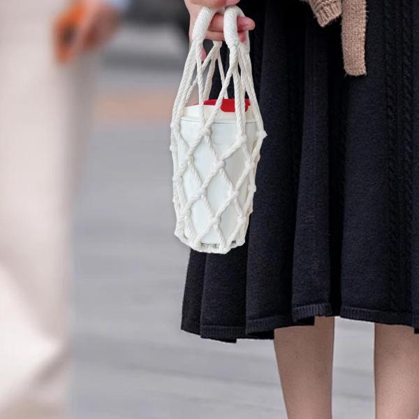 説明:[手作りデザイン]: このカップホルダーは丁寧に手編みされており.独特の質感と暖かさを提供します. [プレミアム素材]: 高品質のコットンロープで作られており.手触りが柔らかく.カップの表面を傷つけません. [持ち運びに便利]: スト...