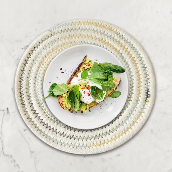 説明:キッチンとダイニングルームのローププレースマット:ダイニングルームのテーブルの外観を向上させたり.子供やゲストが座って屋外で食事を楽しんだりする場所でカウンタートップを清潔に保つために使用します.これらの丸いプレースマットは.あらゆる...