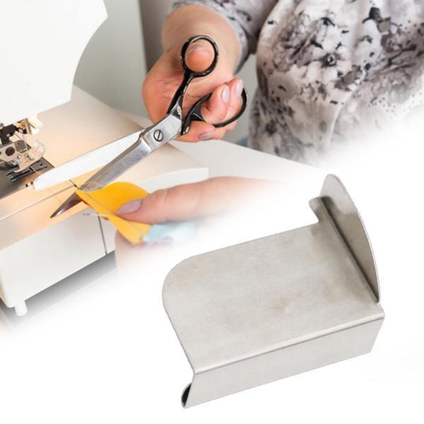 説明:[ミシン部品]補助押えを使用すると.直線を縫うことができ.完璧な縫い目を作ることができ.縫製初心者に適しています.[機能]ミシンサージャーオーバーロックは.生地が非常に薄くて柔らかいので.この設定ゲージをプラテンに差し込むと簡単に布を...