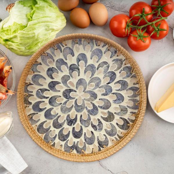 説明:[プレミアム素材]:籐収納トレイは.伝統的な職人技で織られた高品質の籐素材でできており.臭いが少なく.頑丈で耐久性があります.[省スペース]:多機能編みバスケットは.フルーツ.スナック.パン.ペストリー.キャンディーを入れる食品トレイ...