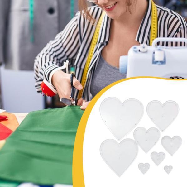 説明: [多用途]: 8 種類の異なるサイズのハート型テンプレートが含まれており.パッチワーク.アップリケ.さまざまな創造的な縫製プロジェクトに最適です. [クリア]: 透明度の高いアクリル製で.マーキングがはっきりしており.位置合わせや正...