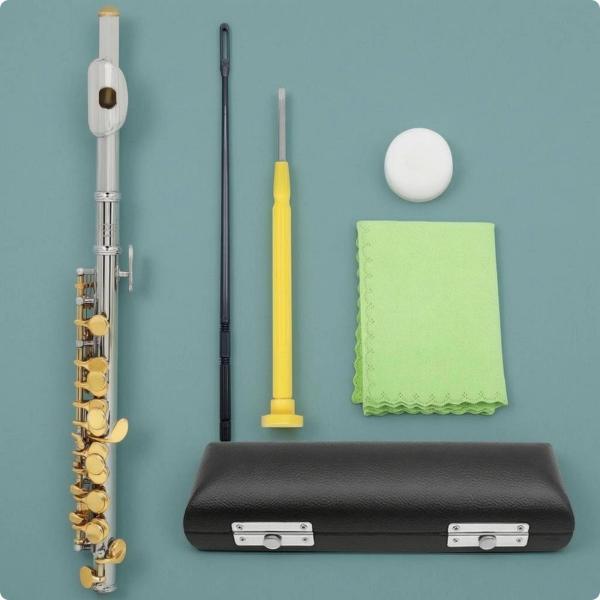 【基本商品報】: C管管楽器の吹奏楽器で、直線的なストレート管デザインを採用したコンパクトな管楽器です。【本体素材】: 洋白製管楽器のボディに銀仕上げ管楽器の質感を組み合わせ、上品で落ち着いた外観に仕上げています。【キー構成】: 金色のキー...