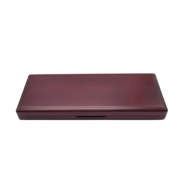 【製品概要】: 温かみのある木材を使用した、低音木管楽器用リードケースです。大切なリードをかつ美しく保管するための専用設計となっています。【機能】: 内部には個別のスロットが設けられており、10本のリードを美しく整理して保管できる10本収納...
