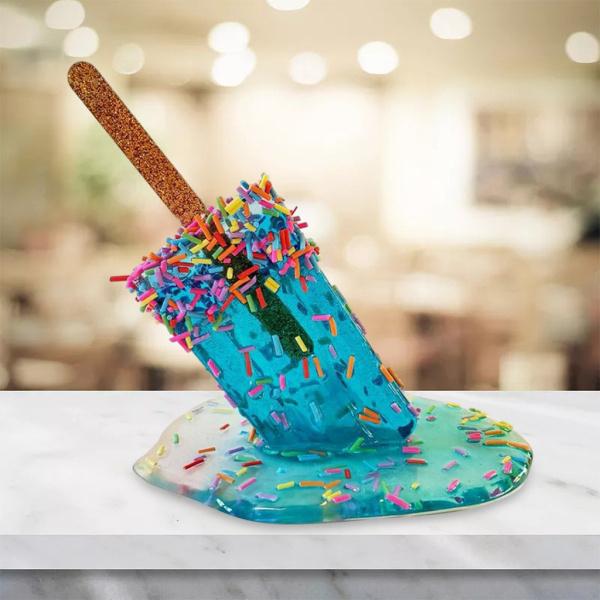 説明:溶けたアイスキャンデーの彫刻は.樹脂素材.鮮やかな色.繊細な外観で作られています.優れた職人技で.美しく見え.あなたの家のための美しい装飾です.本物のアイスキャンディーと同じサイズで.夏の雰囲気をプラスしています.リアルな光沢効果があ...