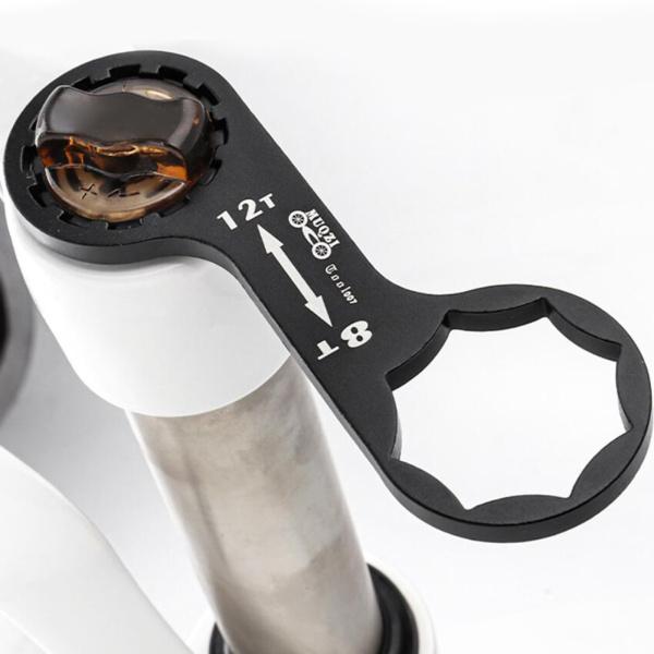 説明:フロントフォークのトップキャップの取り外しと取り付け用に設計されています.耐久性のための高強度アルミニウム合金製XCR / XCT / XCM/RSTおよびその他のフォークに使用されます.取り扱いと持ち運びが簡単です.自転車の修理に最...