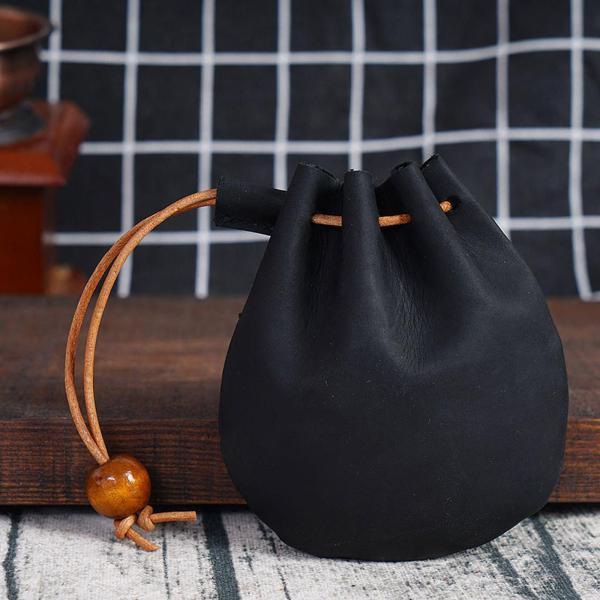 説明:いPUレザーを使用し.独特の臭いはありません.なを集めるための通常の小銭入れバッグとして使用できます.各ポーチには引きひもクロージャーが付いており.小さなものを集めておくのに役立ちます.楕円形の底には.大きなものを収納できます.バッグ...