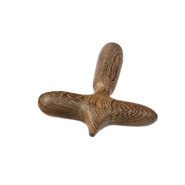 説明:実用的なデザイン: この木製グアシャボードはクロスデザインで.非常に持ちやすく.使いやすいです.素材: 高品質の木材で作られており.環境に優しく.丈夫で耐久性があり.お手入れも簡単です.特徴: コンパクトで軽量.持ち運びや保管に便利で...