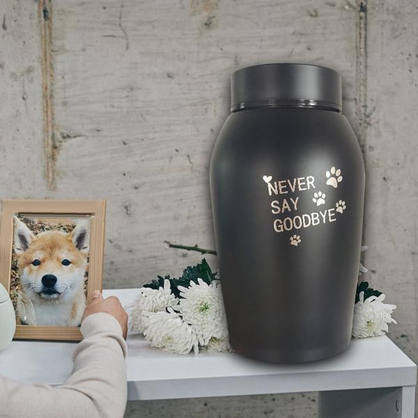 説明:[モダンなデザイン]犬猫の灰用骨壷は文字でデザインされており.モダンで絶妙です.[高品質]ペット骨壷はステンレス鋼素材で作られており.耐久性があり.軽量で長時間使用できます.[素晴らしい職人技]ペットの遺灰の記念品容器瓶は優れた職人技...