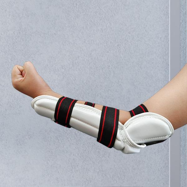 説明:[プレミアム素材]: テコンドー空手武道ガードは高品質のPU素材で作られており.柔らかく.丈夫で.耐久性があり.破裂しません.[特徴デザイン]: 厚みのあるテコンドープロテクターは通気性.軽量.耐衝撃性.弾力性に優れています.身体を保...