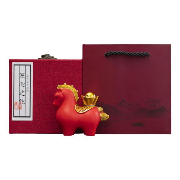 説明:[クリエイティブデザイン]: ユニークで遊び心のある馬の彫刻が特徴で.スペースをあまり取らずにオフィスやデスクトップに楽しさを加えるのに最適です.仕様:材質:樹脂サイズチャート:赤いギフトボックス:馬の像 8.5cmx4.3cmx7....