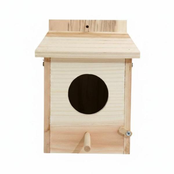 【製品タイプ】: 木製鳥箱として使える吊り下げ式の巣箱で、鳥の繁殖箱や庭まわりの装飾に取り入れやすいシンプルなデザインです。【素材】: 天然木を使った木製巣箱で、木目の表情がやさしく、室内のディスプレイにも屋外のガーデン演出にも自然に調和ま...