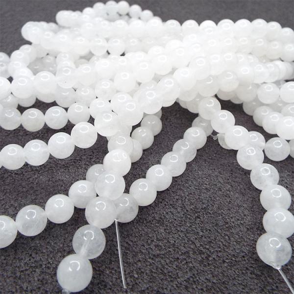 【2000円以上ご購入でネコポス送料・無料キャンペーン中】古くからアジアで珍重され古の人々は翡翠を『玉』と呼び神秘的な力があると信じられ勾玉制作などにも用いられていました。英語名「Jadeite」の語源はスペイン語の「piedradeija...