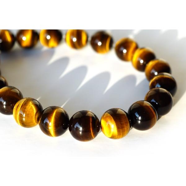 タイガーアイ 虎目石 AAA 10mm丸玉 穴あり 天然石 パワーストーンタイガーアイは仕事運や金運のお守りのパワーストーンです。光の反射によって縞模様が虎の眼のように見えることか ら、古くより虎の眼のごとく『すべてを見通す眼』と言われてい...