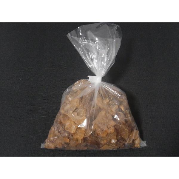 虫入りコーパル(樹脂)500gコーパルとは年代が若く、まだ琥珀になりきっていない樹脂です。(100万年前までの樹脂)耐水ペーパー等で磨き、樹脂内部を観察すると、まるで生きているかのような虫を観察する事ができます。大小合計で1袋200〜250...