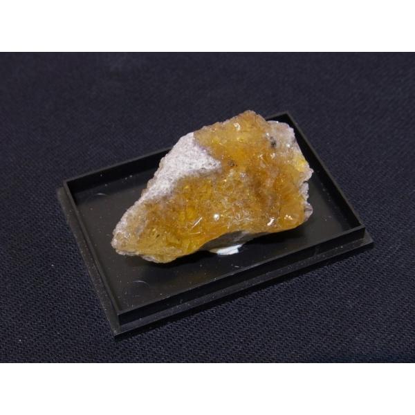 イエローフローライトYellow FluoriteLOC. Moscona Mine Corvera de Asturias Spainサイズ：約4.4×2.4×0.8cm蛍石の中でも珍しい黄色の蛍石です。透明感高い美しい結晶です。