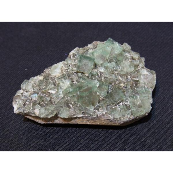 蛍石FluoriteLOC. Diana maria mine Frosterley Weardale Co. Durham England UK.サイズ：約6.4×4.2×2.1ｃｍイギリス　ダイアナマリア鉱山産の蛍石です。太陽光に含まれ...