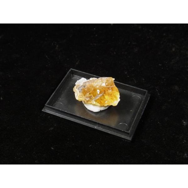 イエローフローライトYellow FluoriteLOC. Moscona Mine Corvera de Asturias Spainサイズ：約3.0×2.1×1.3cm蛍石の中でも珍しい黄色の蛍石です。透明感の高い美しい結晶です。※石の...