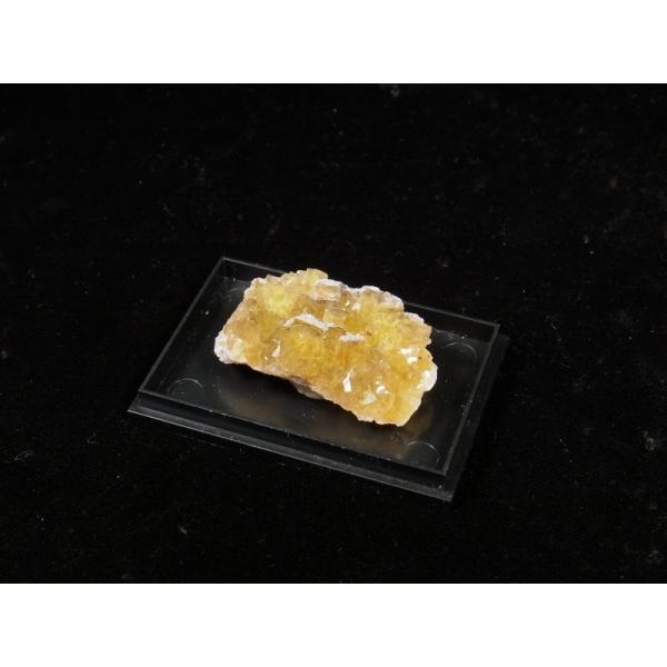 イエローフローライトYellow FluoriteLOC. Moscona Mine Corvera de Asturias Spainサイズ：約3.9×2.7×1.1cm蛍石の中でも珍しい黄色の蛍石です。透明感の高い美しい結晶です。※石の...
