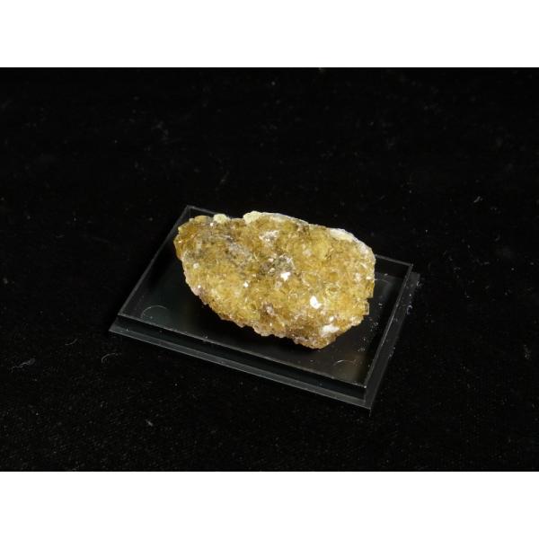 イエローフローライトYellow FluoriteLOC. Moscona Mine Corvera de Asturias Spainサイズ：約4.4×2.4×2.1cm蛍石の中でも珍しい黄色の蛍石です。透明感の高い美しい結晶です。※石の...