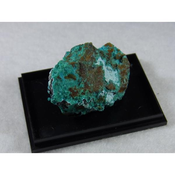 珪孔雀石ChrysocollaLOC. Planet mine AZ. USA.サイズ：約2.5×2×2ｃｍ銅を含む鉱物で淡青色の球状や塊状で産出します。濃い緑色は孔雀石です。