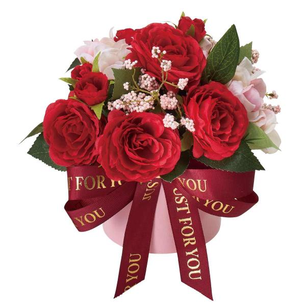 花びらの多い豪華なバラを使用したアレンジメント。バレンタインディスプレイにぴったりのバラの飾りです。商品棚やレジカウンター、受付に飾って春らしい店舗ディスプレイに。●素材／ポリエステル・プラスチック ベース：フェイクレザー●サイズ／幅18×...