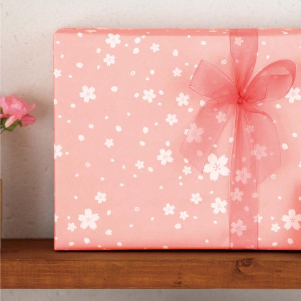 ピンク色で桜柄の包装紙は春のプレゼント包装にぴったり。●素材／上質紙●サイズ／半裁：75×52.5cm 厚み：52.3g／平方メートル●特記事項／リボン別売