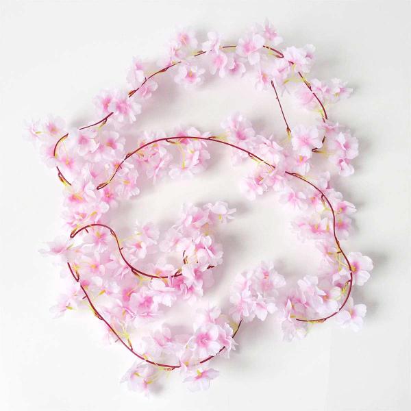 壁面装飾などに使いやすいサクラのガーランドです。商品棚に置いたり、ワゴンや看板に巻いたり、壁に吊るしたり、桜を使って春らしい店舗ディスプレイに。春の訪れを感じさせる華やかで和風の桜装飾で、海外からお越しのお客様にも日本の風情を感じるおもてな...