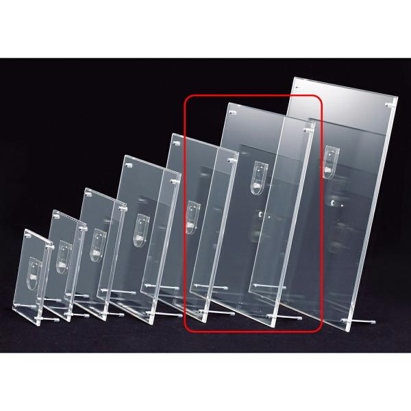 高級感のある斜めカットの国産アクリルフレーム。高度な技術による美しいカット面が特徴です。透明度が高く、時間の経過による黄変がほとんどありません。 壁掛け対応パーツが背面に付いており、壁掛け・卓上ともタテ・ヨコ使用可です。脚部パーツには滑り止...