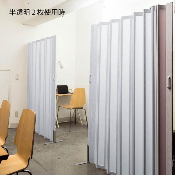 目的に合ったフレキシブルな間仕切りが可能！WEB会議(周りの声や背景が気になる方に)、検査会場、商談スペースの間仕切りに最適です。 両サイドマグネット仕様により、2枚をつなげることが可能！●サイズ／幅180×奥行43×高さ160cm 折りた...