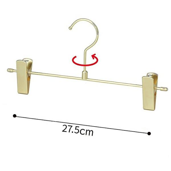 シンプルなフォルムで、大人気のスチール製ハンガー。 傷が付きにくいクリップ仕様【サイズ】幅30cm直径4mm【素材】スチール製 ゴールドメッキ【特記事項】※クリップ上部には61-810-66-1のスベリ止めクリップカバーのご利用をおすすめし...