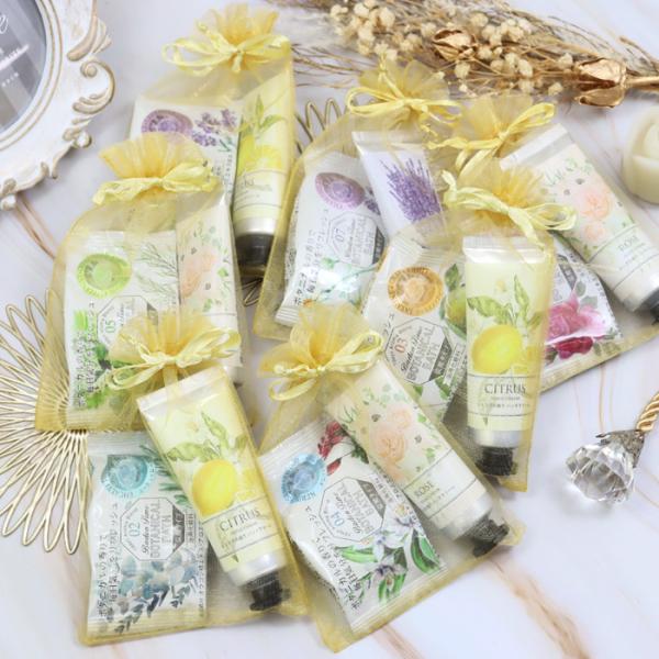 【セット内容】ボタニカル炭酸タイプ入浴剤×1エレガントハンドクリーム×1（25ml）当店がランダムにお入れしますので、香りの組み合わせなどお選びいただけませんのでご了承下さいませ。【ご注意】＊掲載写真はデジタルカメラを使用している関係上、実...