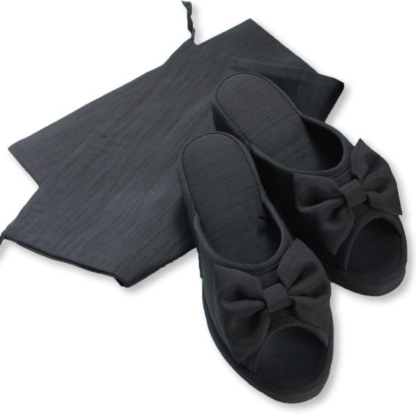 【商品説明】　・ヒールの高さ　約４センチ（未使用時）・小さめな甲に大きなリボンをのせています。学校行事等、フォーマルな場面で大活躍するヒールスリッパです。・底のすり減りが目立ちにくいため、学校行事やオフィスでも安心。 上品な雰囲気のシャンタ...