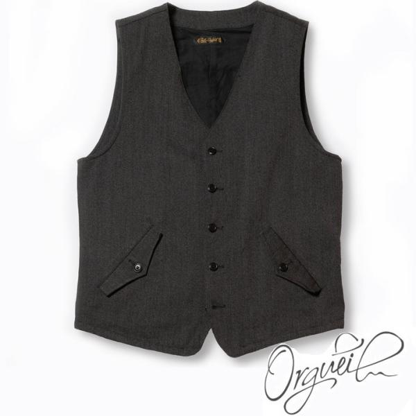 ■製造国  日本     ■素材 Wool 64%    Cotton 36％1930 年代のジレをデザインのベースにしています。浅めのV ゾーンが特徴で、クラシックなスタイルを演出しつつ、後身頃にパネル切り替えを施し、腰回りをシャープに見...