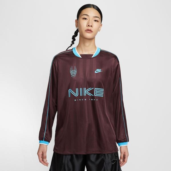 Nike Dri-FITテクノロジーが、肌から汗を逃がしてすばやく蒸発。さらりと快適な状態をキープ。※掲載画像の仕様・デザイン・カラー等が予告なく変更される場合があります。あらかじめご了承下さい。ナイキ NIKE AS W NSW LS J...