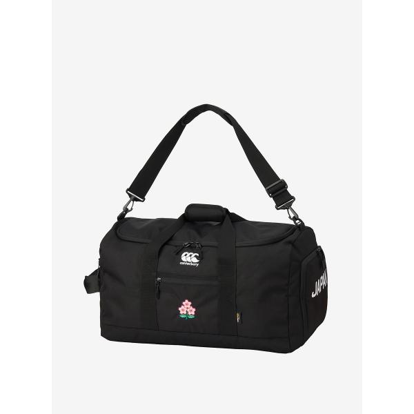 ラグビー日本代表オフィシャルライセンスチームキットです。丈夫で耐久性に優れるCORDURA（コーデュラ）ポリエステルオックス素材を使用したスポーツバッグです。片側サイドにはシューズや汚れ物の収納を想定した袋ポケットを配備し、もう片側には小物...