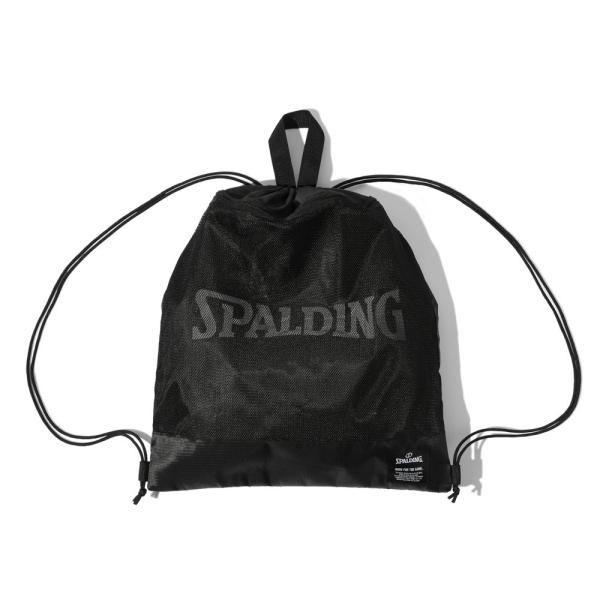 アイコニックな正面のファスナー付きメッシュポケットがポイントのナップサック。スポルディング SPALDING デイリー ナップサック ブラック バスケットボール バッグ W40cmxH48 42-018BK