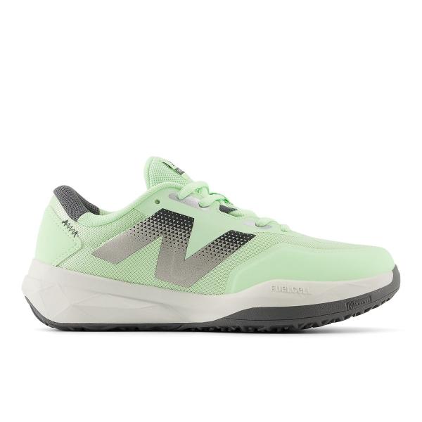 男性用のオムニ/クレーコートモデル「FuelCell 796 V4」に新色が登場。ミッドソールにFuelCellを採用し、クッション性と反発性が大幅アップ。アウトソールのNduranceラバーと巻き上げが、耐久性アップだけでなくオムニ/クレ...