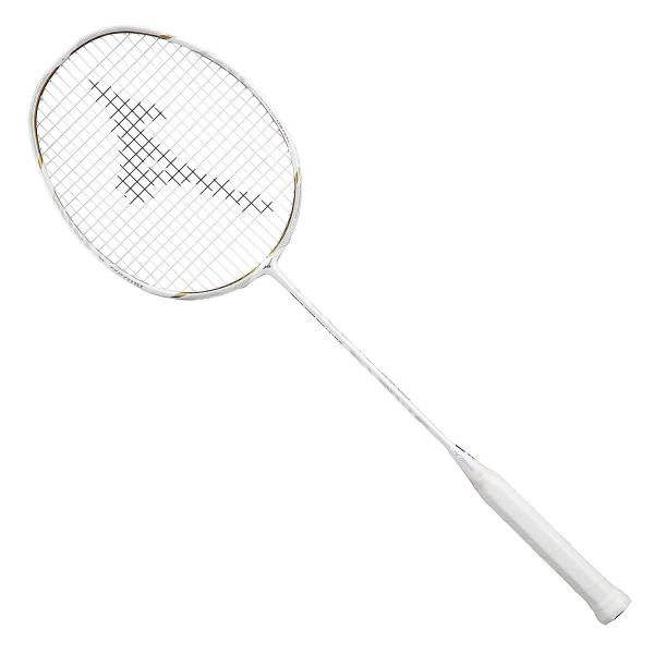 奥原選手の求めた球持ちのある打球感と反発性を備えたFEELシリーズの4Uモデル。＜ br /＞ラリーを制するコントロールプレーヤー向け。ミズノ MIZUNO ALTIUS 03 FEEL フレームのみバドミントンラケット 4U6 ホワイト ...