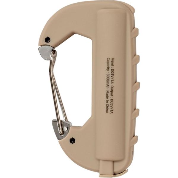 リュックの金具等に引っ掛けられるカラビナ型のバッテリー。防水機能もあり、移動やアウトドアなど様々なシーンでお使い頂けます。ソノタ OTHER CARABINER BATTERY COYOTE キャンプ用品 バッテリー　電池式　ランタン CR...