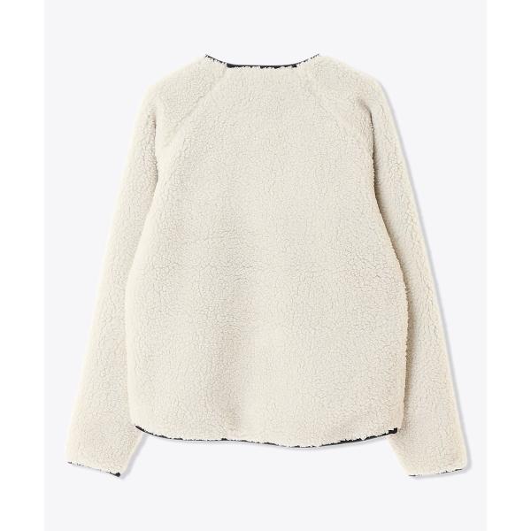 保温力と快適性に優れた、リバーシブル仕様のジャケット【ESCAPE】　ボアフリースxストレッチポリエステルの異素材を組み合わせたリバーシブル仕様のジャケット。　　ふんわりタッチのフリース素材は適度な保温力と快適な着心地が魅力。　高い運動性を...