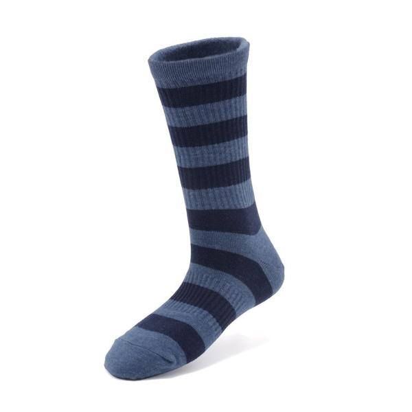 【カラー】デニムブルー×ネイビー【サイズ】25-28CM【素材】ポリエステル / 綿 / ポリウレタン【原産国】中国【メーカー品番】71498703【コメント】太めなボーダーがラグビームード漂うミドル丈ソックス。つま先や踵を補強する仕様で丈...
