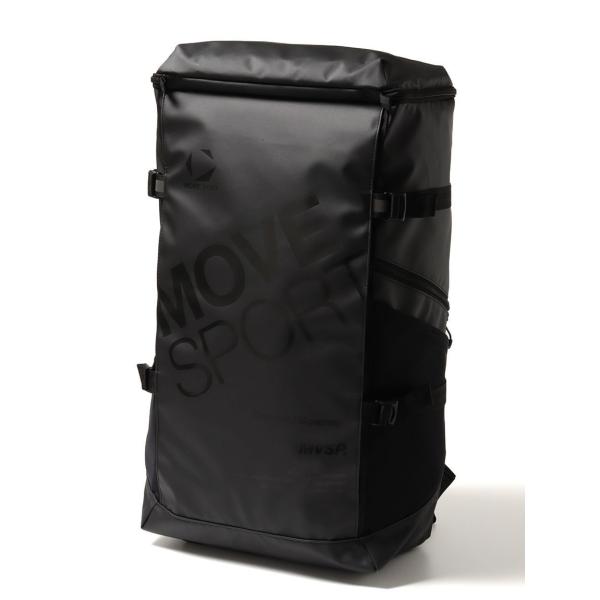 【コメント】総容量40Lのスクエアバックパックです。肩にフィットする形状のショルダーハーネス構造。本体内側にはクッション性のあるPC/タブレットポケットとアウターポケットのW構造の内ポケットを搭載しており、重いアイテムを背中側に収納すること...