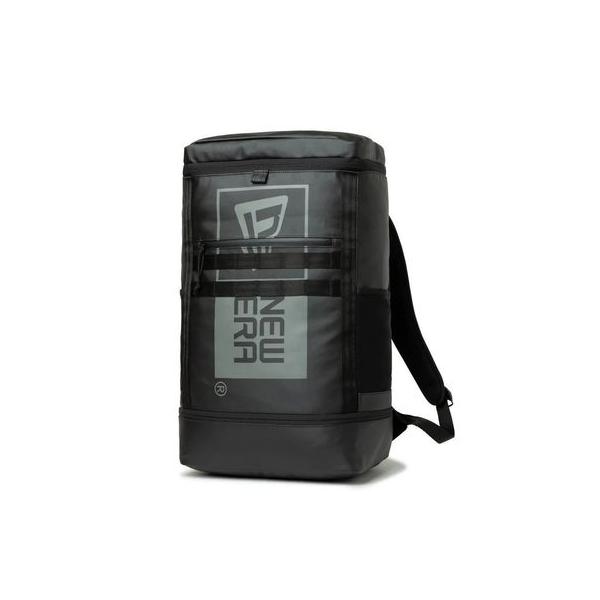 【コメント】ボックス型のシルエットが特徴的なボックスパックを最大サイズのラージサイズにアレンジしました。その構造から余分な隙間を生まず効率的な収納が可能。タウンユースから通勤・通学まで幅広くニーズを満たす使い勝手の良さで支持を集めます。　　...