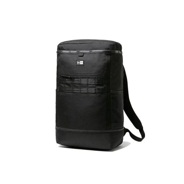 【コメント】ボックス型のシルエットが特徴的なボックスパックを最大サイズのラージサイズにアレンジしました。その構造から余分な隙間を生まず効率的な収納が可能。タウンユースから通勤・通学まで幅広くニーズを満たす使い勝手の良さで支持を集めます。　　...