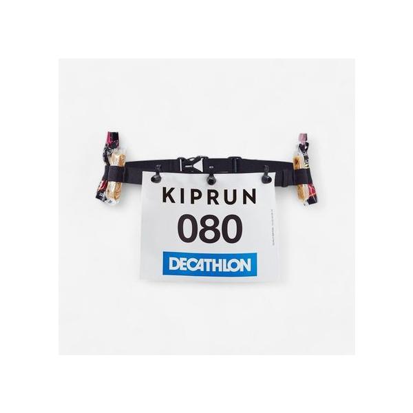 【コメント】エナジージェルも手軽に携帯できるレース用ゼッケンベルトです。レース中にしっかりとナンバーが読めるよう、留め具3つでしっかりと体に固定できます。軽量で調整可能なベルトは幅広い体形にお使いいただけ、なめらかな伸縮性の生地を使用してい...