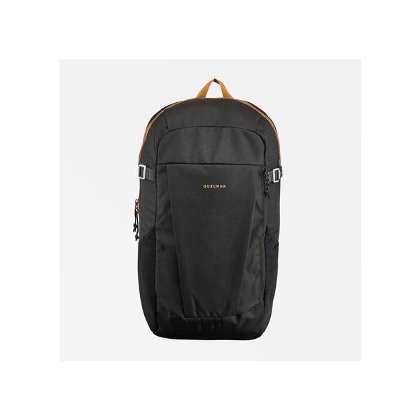 【コメント】晴れた日の低地、森林、海岸などへの2時間ほどのハイキングに最適。小物を収納できるポケットや仕切りなどもあり、普段使いにも便利です。大自然を探索するためのバックパックをお探しの方に。多くのポケットや仕切りが備わった、容量20Lの快...