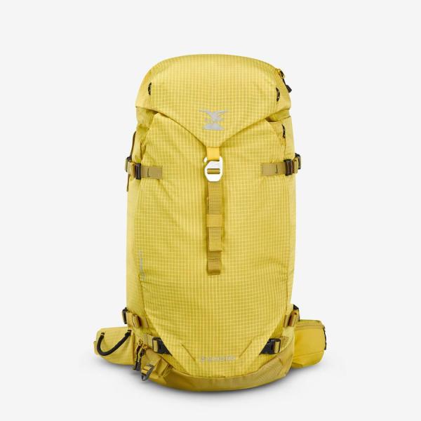 登山やスキーツーリングなど、あらゆる用途に対応可能な、軽量で耐久性に優れたバックパック。 取り外し可能なパーツにより用途に合わせて調整できます。背面部は熱成形フォーム素材で、背負った時の快適性と透湿性を確保しています。 背面のホールド感を高...