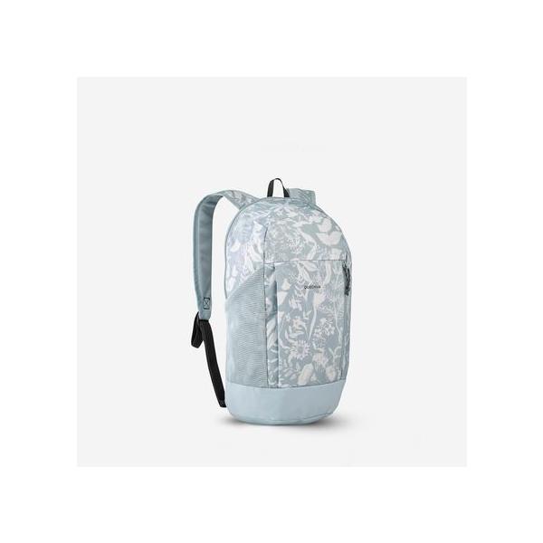 【コメント】ゆるやかな傾斜のトレイルや、軽装で済む軽めのレジャー用としてはもちろん、普段使いにも嬉しい収納力抜群のバックパックです。お客様の声を反映し、より多くの収納ポケットを設け、ハイキングの際の持ち物を整理しやすくしたモデル。背中部分に...