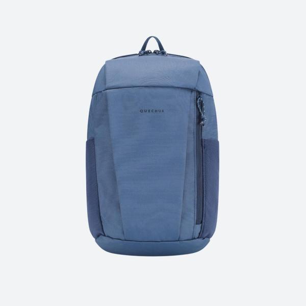 【コメント】「必要なものを安全に収納する」バックパックの機能性という原点に回帰してデザインしました。ゆるやかな傾斜のトレイルや、軽装で済む軽めのレジャー用としてはもちろん、普段使いにも嬉しい収納力抜群のバックパックです。シンプルなパッド入り...